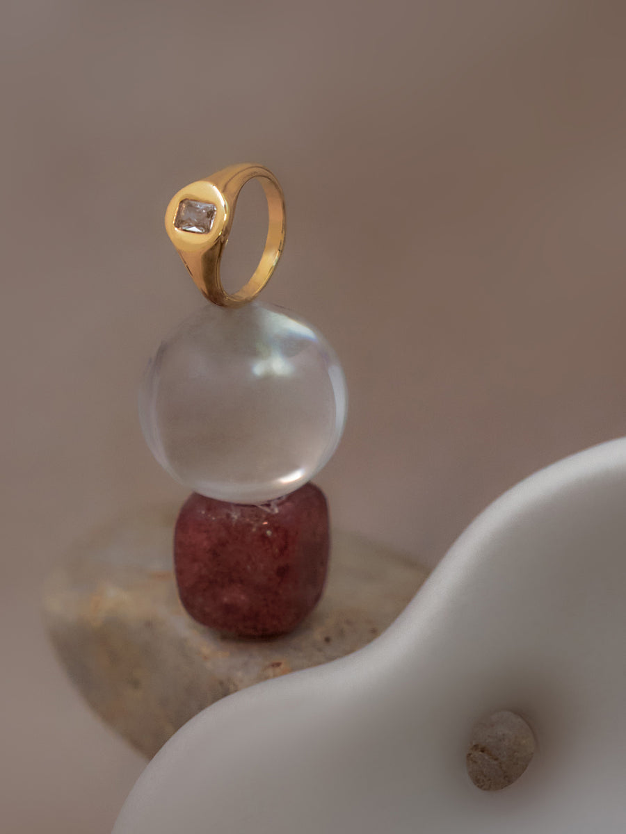 Signet Ring with Rectangular Gem - Emerald Green – Gabi The Label